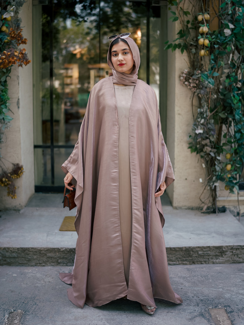 MUDDY BEIGE - HOOR LUXURY SILK ABAYA SET – PARDAH DAARI
